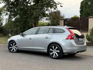 Pelēks Volvo V60 2016 Viļņa, ar dzinēja tilpumu 2.40 L un nobraukumu 270 tūkst. km par 6450 €, foto 15 vietnē AUTOMOTO.COM.LV