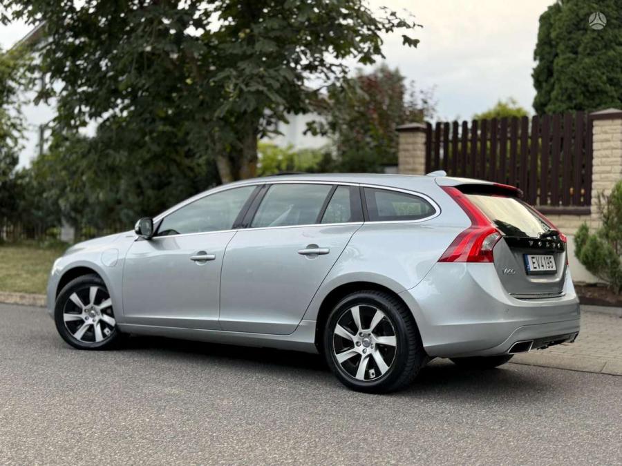 Pelēks Volvo V60 2016 Viļņa, ar dzinēja tilpumu 2.40 L un nobraukumu 270 tūkst. km par 6450 €, foto 15 vietnē AUTOMOTO.COM.LV