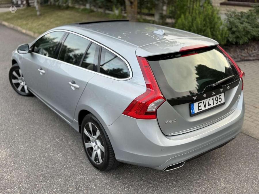 Pelēks Volvo V60 2016 Viļņa, ar dzinēja tilpumu 2.40 L un nobraukumu 270 tūkst. km par 6450 €, foto 16 vietnē AUTOMOTO.COM.LV