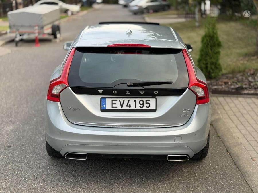 Pelēks Volvo V60 2016 Viļņa, ar dzinēja tilpumu 2.40 L un nobraukumu 270 tūkst. km par 6450 €, foto 19 vietnē AUTOMOTO.COM.LV