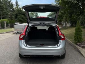Pelēks Volvo V60 2016 Viļņa, ar dzinēja tilpumu 2.40 L un nobraukumu 270 tūkst. km par 6450 €, foto 22 vietnē AUTOMOTO.COM.LV
