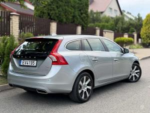 Pelēks Volvo V60 2016 Viļņa, ar dzinēja tilpumu 2.40 L un nobraukumu 270 tūkst. km par 6450 €, foto 24 vietnē AUTOMOTO.COM.LV