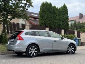 Pelēks Volvo V60 2016 Viļņa, ar dzinēja tilpumu 2.40 L un nobraukumu 270 tūkst. km par 6450 €, foto 27 vietnē AUTOMOTO.COM.LV
