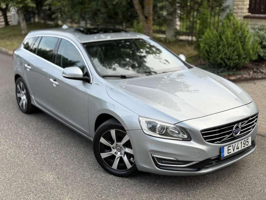 Pelēks Volvo V60 2016 Viļņa, ar dzinēja tilpumu 2.40 L un nobraukumu 270 tūkst. km par 6450 €, foto 31 vietnē AUTOMOTO.COM.LV