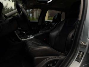 Pelēks Volvo V60 2016 Viļņa, ar dzinēja tilpumu 2.40 L un nobraukumu 270 tūkst. km par 6450 €, foto 38 vietnē AUTOMOTO.COM.LV