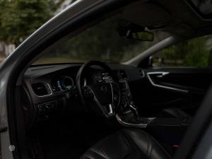 Pelēks Volvo V60 2016 Viļņa, ar dzinēja tilpumu 2.40 L un nobraukumu 270 tūkst. km par 6450 €, foto 40 vietnē AUTOMOTO.COM.LV