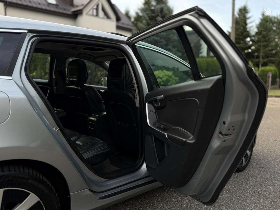 Pelēks Volvo V60 2016 Viļņa, ar dzinēja tilpumu 2.40 L un nobraukumu 270 tūkst. km par 6450 €, foto 48 vietnē AUTOMOTO.COM.LV