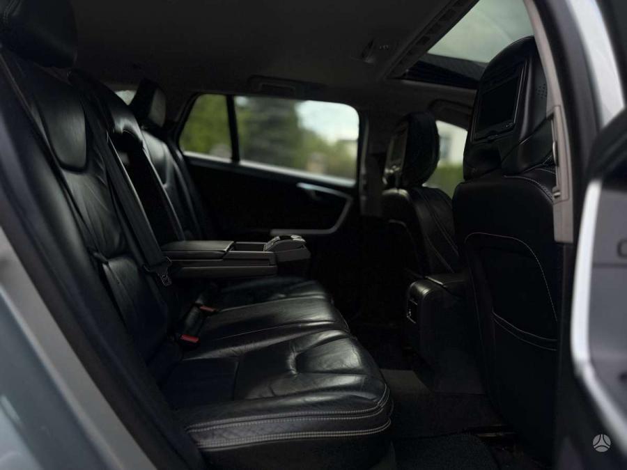 Pelēks Volvo V60 2016 Viļņa, ar dzinēja tilpumu 2.40 L un nobraukumu 270 tūkst. km par 6450 €, foto 49 vietnē AUTOMOTO.COM.LV