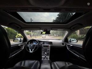 Pelēks Volvo V60 2016 Viļņa, ar dzinēja tilpumu 2.40 L un nobraukumu 270 tūkst. km par 6450 €, foto 52 vietnē AUTOMOTO.COM.LV