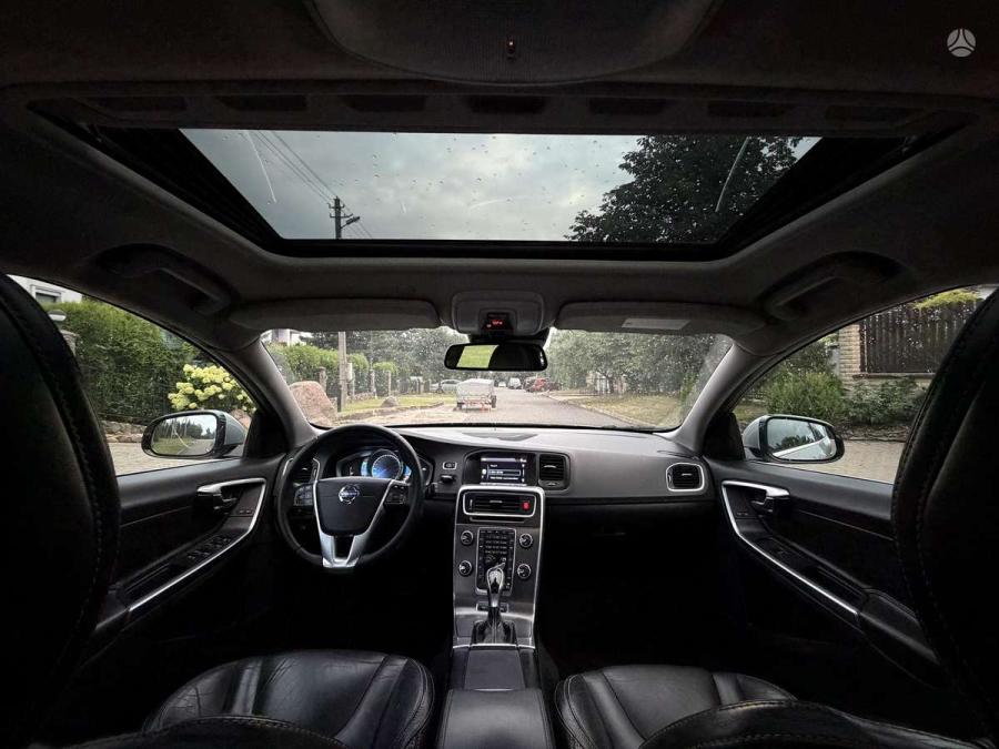 Pelēks Volvo V60 2016 Viļņa, ar dzinēja tilpumu 2.40 L un nobraukumu 270 tūkst. km par 6450 €, foto 52 vietnē AUTOMOTO.COM.LV