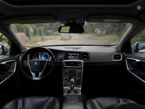 Pelēks Volvo V60 2016 Viļņa, ar dzinēja tilpumu 2.40 L un nobraukumu 270 tūkst. km par 6450 €, foto 53 vietnē AUTOMOTO.COM.LV