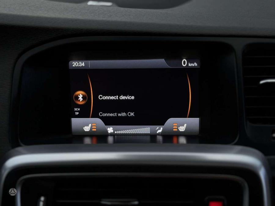 Pelēks Volvo V60 2016 Viļņa, ar dzinēja tilpumu 2.40 L un nobraukumu 270 tūkst. km par 6450 €, foto 56 vietnē AUTOMOTO.COM.LV