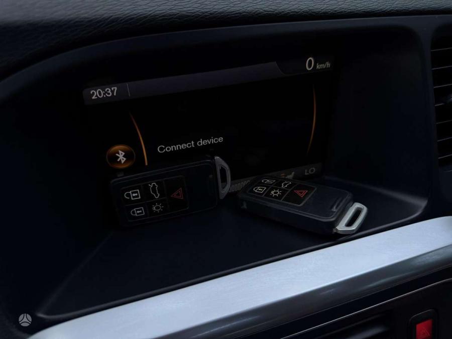 Pelēks Volvo V60 2016 Viļņa, ar dzinēja tilpumu 2.40 L un nobraukumu 270 tūkst. km par 6450 €, foto 58 vietnē AUTOMOTO.COM.LV