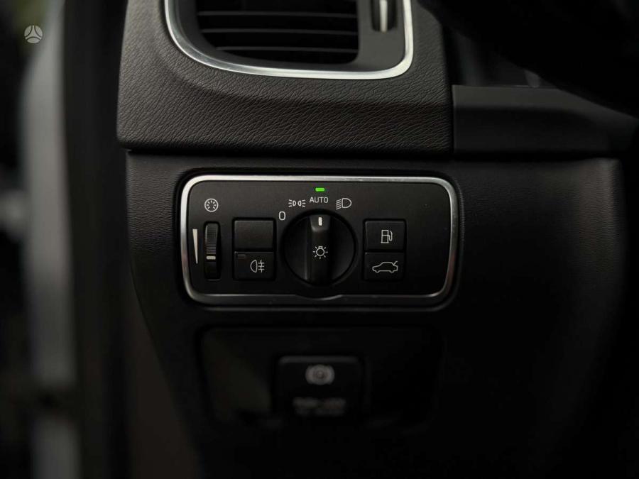 Pelēks Volvo V60 2016 Viļņa, ar dzinēja tilpumu 2.40 L un nobraukumu 270 tūkst. km par 6450 €, foto 59 vietnē AUTOMOTO.COM.LV