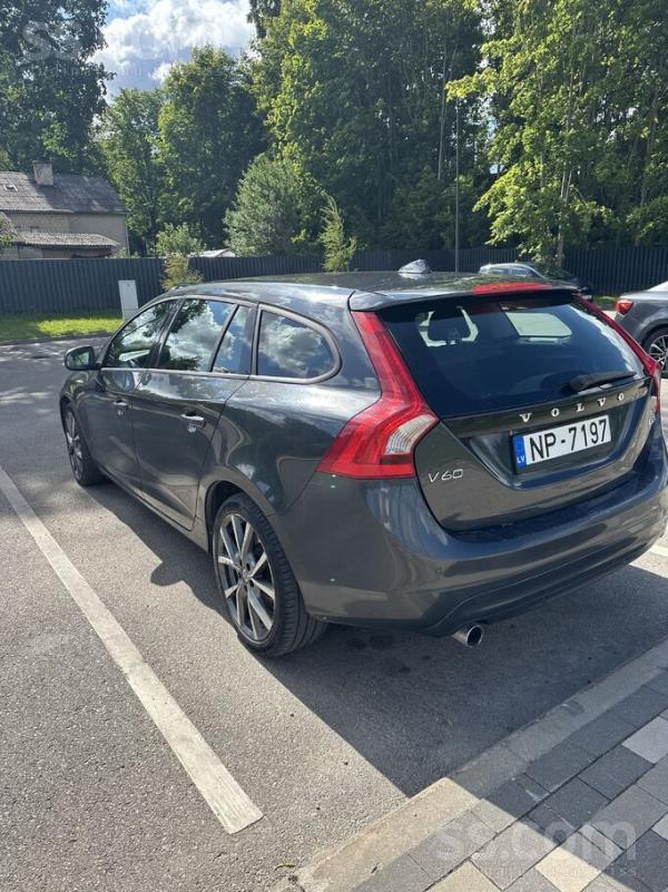 Pelēks Volvo V60 2016 Rīga, ar dzinēja tilpumu 2.00 L un nobraukumu 224 tūkst. km par 6500 €, foto 3 vietnē AUTOMOTO.COM.LV