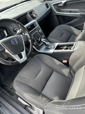 Grey Volvo V60 2016 in Riga, with an engine capacity of 2.00 L and mileage of 224 thousand km for 6500 €, photo 5 on AUTOMOTO.COM.LV