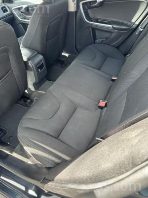 Grey Volvo V60 2016 in Riga, with an engine capacity of 2.00 L and mileage of 224 thousand km for 6500 €, photo 6 on AUTOMOTO.COM.LV