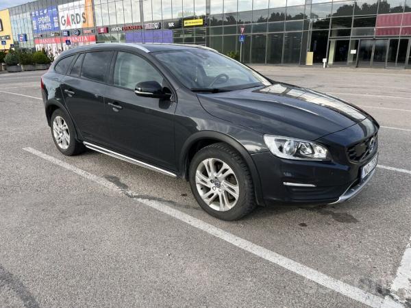 Pelēks Volvo V60 2016 Talsi, ar dzinēja tilpumu 2.00 L un nobraukumu 266 tūkst. km par 6700 €, foto 1 vietnē AUTOMOTO.COM.LV