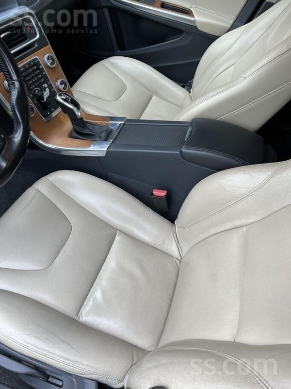 Pelēks Volvo V60 2016 Talsi, ar dzinēja tilpumu 2.00 L un nobraukumu 266 tūkst. km par 6700 €, foto 2 vietnē AUTOMOTO.COM.LV