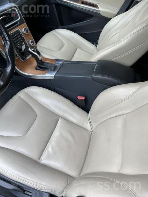 Pelēks Volvo V60 2016 Talsi, ar dzinēja tilpumu 2.00 L un nobraukumu 266 tūkst. km par 6700 €, foto 3 vietnē AUTOMOTO.COM.LV