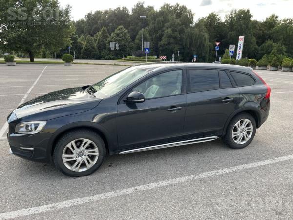 Pelēks Volvo V60 2016 Talsi, ar dzinēja tilpumu 2.00 L un nobraukumu 266 tūkst. km par 6700 €, foto 6 vietnē AUTOMOTO.COM.LV