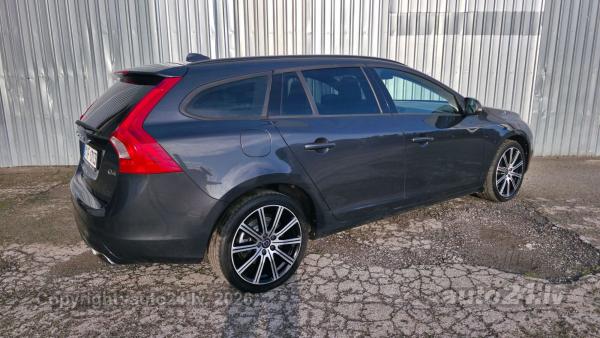 Pelēks Volvo V60 2016 Tallina, ar dzinēja tilpumu 2.00 L un nobraukumu 185 tūkst. km par 8590 €, foto 4 vietnē AUTOMOTO.COM.LV