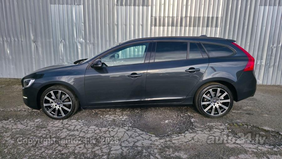 Pelēks Volvo V60 2016 Tallina, ar dzinēja tilpumu 2.00 L un nobraukumu 185 tūkst. km par 8590 €, foto 6 vietnē AUTOMOTO.COM.LV