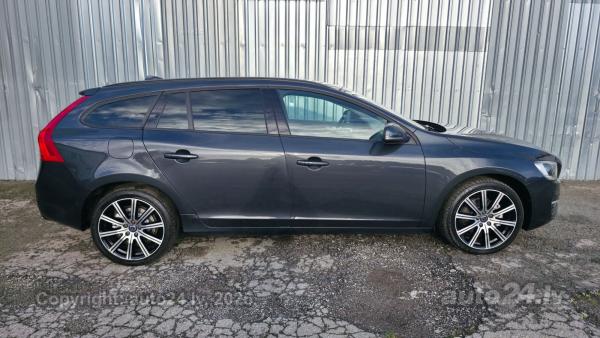 Pelēks Volvo V60 2016 Tallina, ar dzinēja tilpumu 2.00 L un nobraukumu 185 tūkst. km par 8590 €, foto 6 vietnē AUTOMOTO.COM.LV