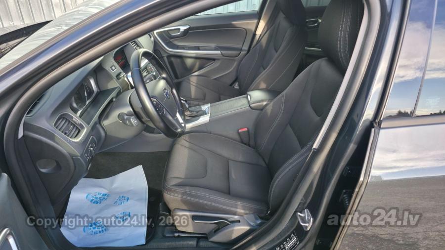 Pelēks Volvo V60 2016 Tallina, ar dzinēja tilpumu 2.00 L un nobraukumu 185 tūkst. km par 8590 €, foto 10 vietnē AUTOMOTO.COM.LV