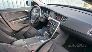 Pelēks Volvo V60 2016 Tallina, ar dzinēja tilpumu 2.00 L un nobraukumu 185 tūkst. km par 8590 €, foto 13 vietnē AUTOMOTO.COM.LV