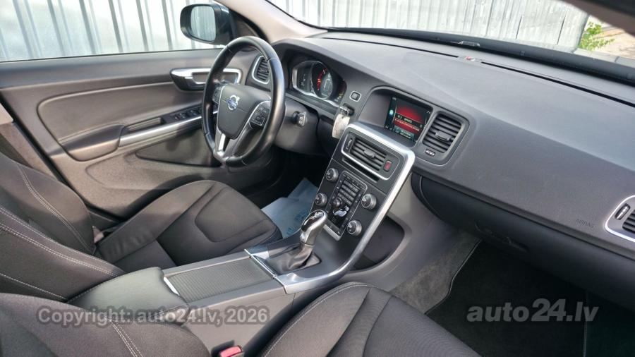 Pelēks Volvo V60 2016 Tallina, ar dzinēja tilpumu 2.00 L un nobraukumu 185 tūkst. km par 8590 €, foto 13 vietnē AUTOMOTO.COM.LV