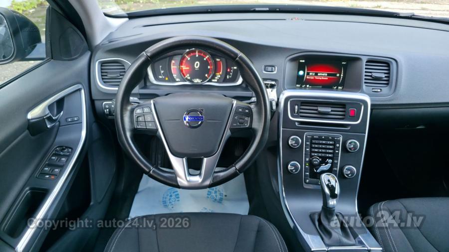 Pelēks Volvo V60 2016 Tallina, ar dzinēja tilpumu 2.00 L un nobraukumu 185 tūkst. km par 8590 €, foto 16 vietnē AUTOMOTO.COM.LV