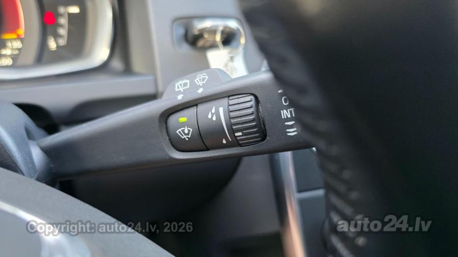 Pelēks Volvo V60 2016 Tallina, ar dzinēja tilpumu 2.00 L un nobraukumu 185 tūkst. km par 8590 €, foto 23 vietnē AUTOMOTO.COM.LV