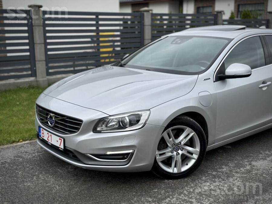 Pelēks Volvo V60 2016 Jelgava, ar dzinēja tilpumu 2.40 L un nobraukumu 217 tūkst. km par 9800 €, foto 3 vietnē AUTOMOTO.COM.LV