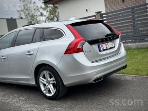 Pelēks Volvo V60 2016 Jelgava, ar dzinēja tilpumu 2.40 L un nobraukumu 217 tūkst. km par 9800 €, foto 5 vietnē AUTOMOTO.COM.LV