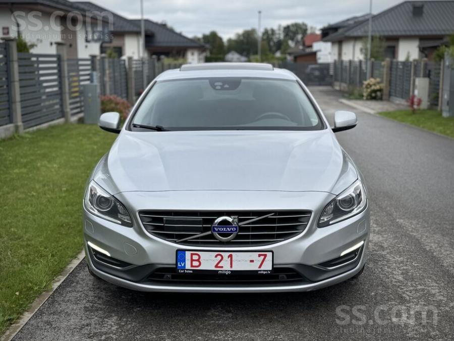 Pelēks Volvo V60 2016 Jelgava, ar dzinēja tilpumu 2.40 L un nobraukumu 217 tūkst. km par 9800 €, foto 6 vietnē AUTOMOTO.COM.LV