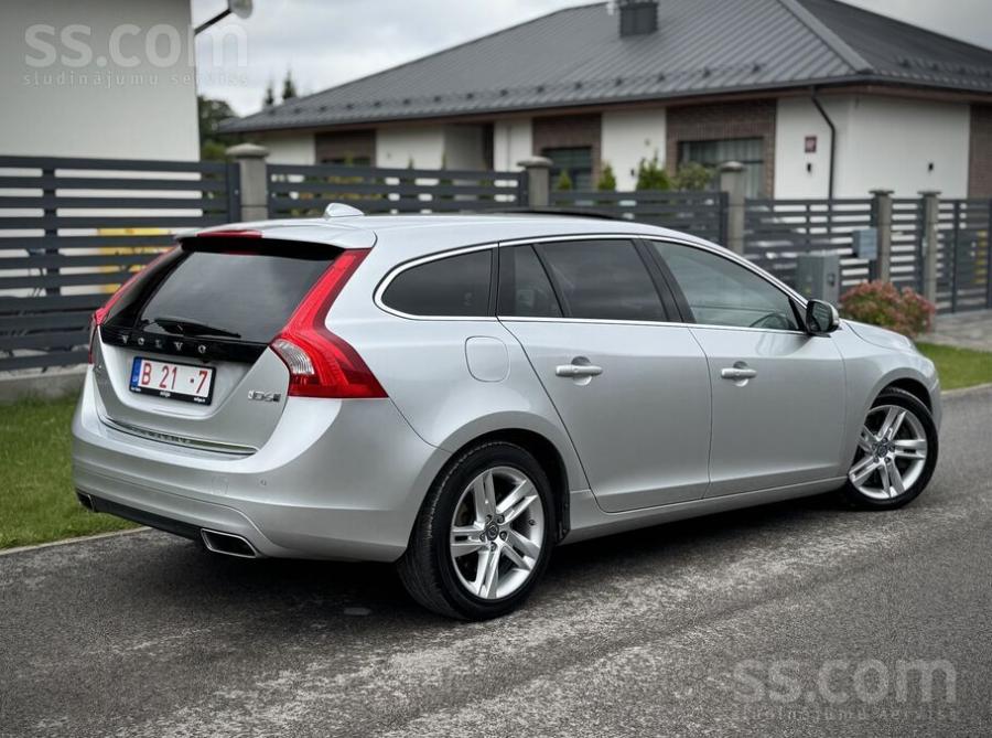 Pelēks Volvo V60 2016 Jelgava, ar dzinēja tilpumu 2.40 L un nobraukumu 217 tūkst. km par 9800 €, foto 9 vietnē AUTOMOTO.COM.LV