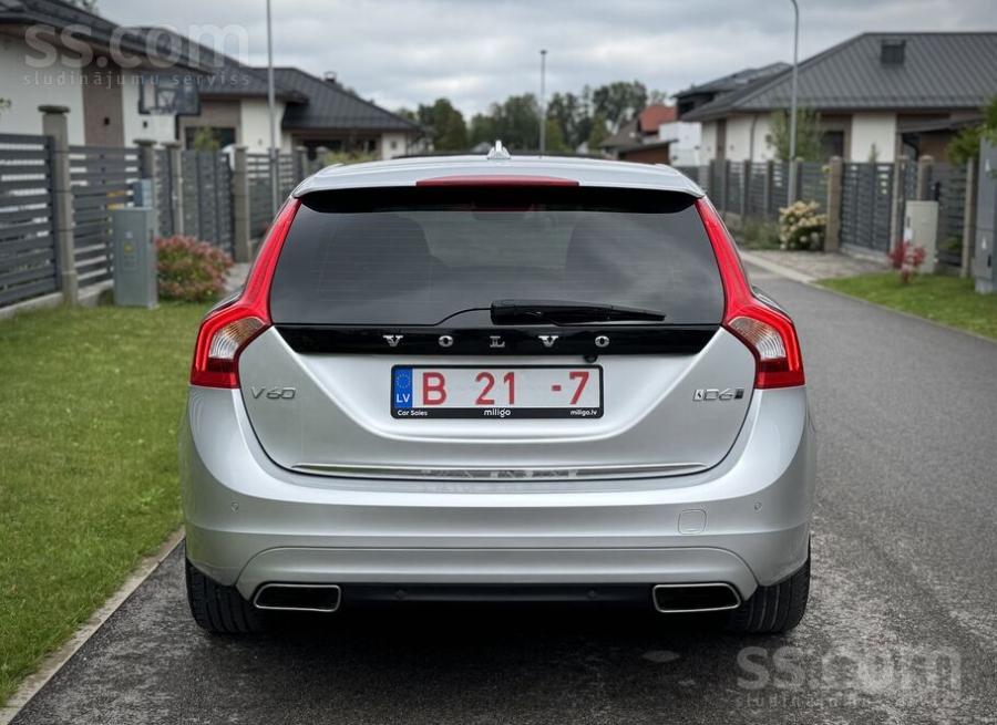 Pelēks Volvo V60 2016 Jelgava, ar dzinēja tilpumu 2.40 L un nobraukumu 217 tūkst. km par 9800 €, foto 10 vietnē AUTOMOTO.COM.LV