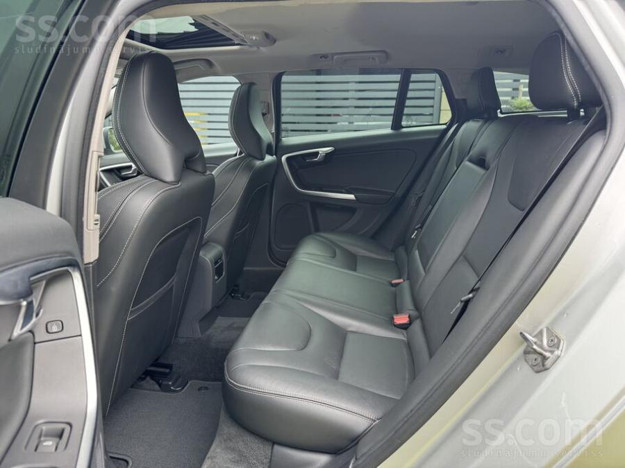 Pelēks Volvo V60 2016 Jelgava, ar dzinēja tilpumu 2.40 L un nobraukumu 217 tūkst. km par 9800 €, foto 12 vietnē AUTOMOTO.COM.LV