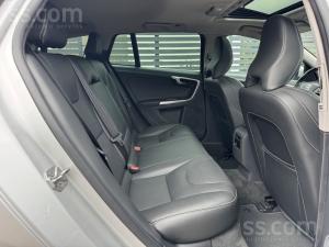 Pelēks Volvo V60 2016 Jelgava, ar dzinēja tilpumu 2.40 L un nobraukumu 217 tūkst. km par 9800 €, foto 14 vietnē AUTOMOTO.COM.LV