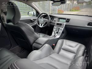 Pelēks Volvo V60 2016 Jelgava, ar dzinēja tilpumu 2.40 L un nobraukumu 217 tūkst. km par 9800 €, foto 16 vietnē AUTOMOTO.COM.LV