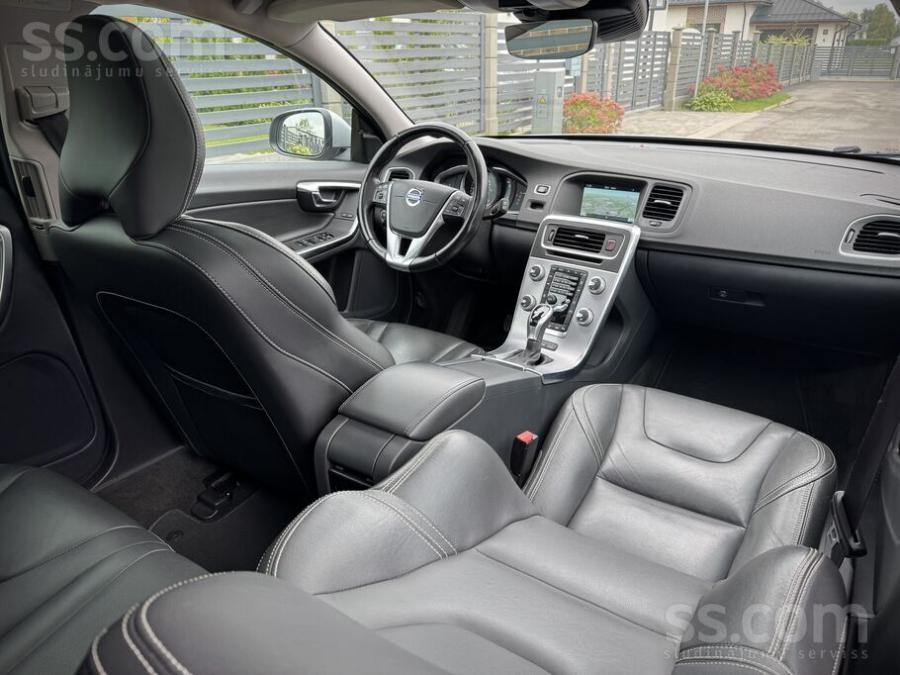 Pelēks Volvo V60 2016 Jelgava, ar dzinēja tilpumu 2.40 L un nobraukumu 217 tūkst. km par 9800 €, foto 16 vietnē AUTOMOTO.COM.LV