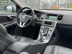 Pelēks Volvo V60 2016 Jelgava, ar dzinēja tilpumu 2.40 L un nobraukumu 217 tūkst. km par 9800 €, foto 17 vietnē AUTOMOTO.COM.LV