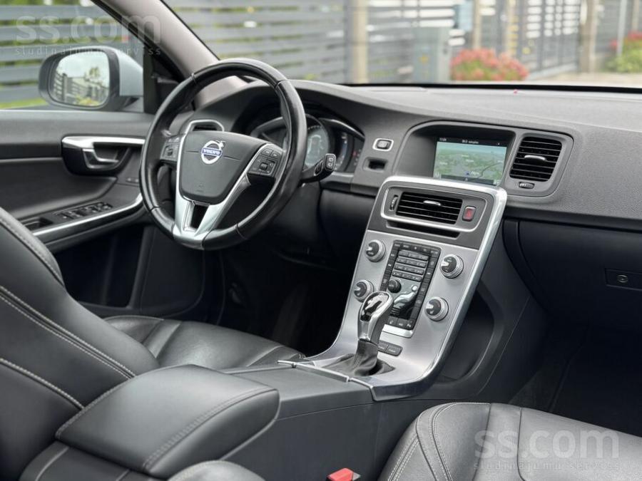 Pelēks Volvo V60 2016 Jelgava, ar dzinēja tilpumu 2.40 L un nobraukumu 217 tūkst. km par 9800 €, foto 17 vietnē AUTOMOTO.COM.LV
