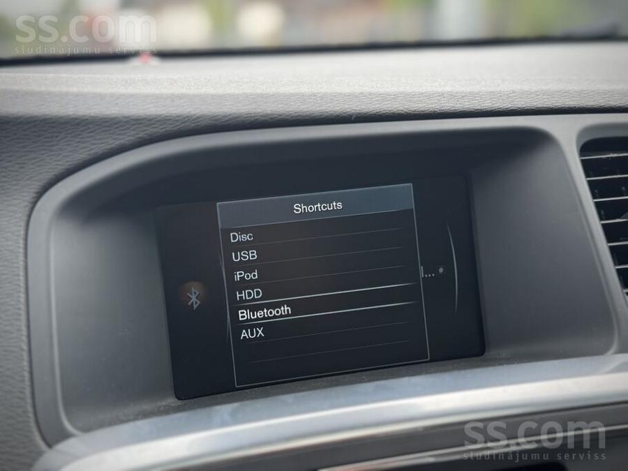 Pelēks Volvo V60 2016 Jelgava, ar dzinēja tilpumu 2.40 L un nobraukumu 217 tūkst. km par 9800 €, foto 21 vietnē AUTOMOTO.COM.LV