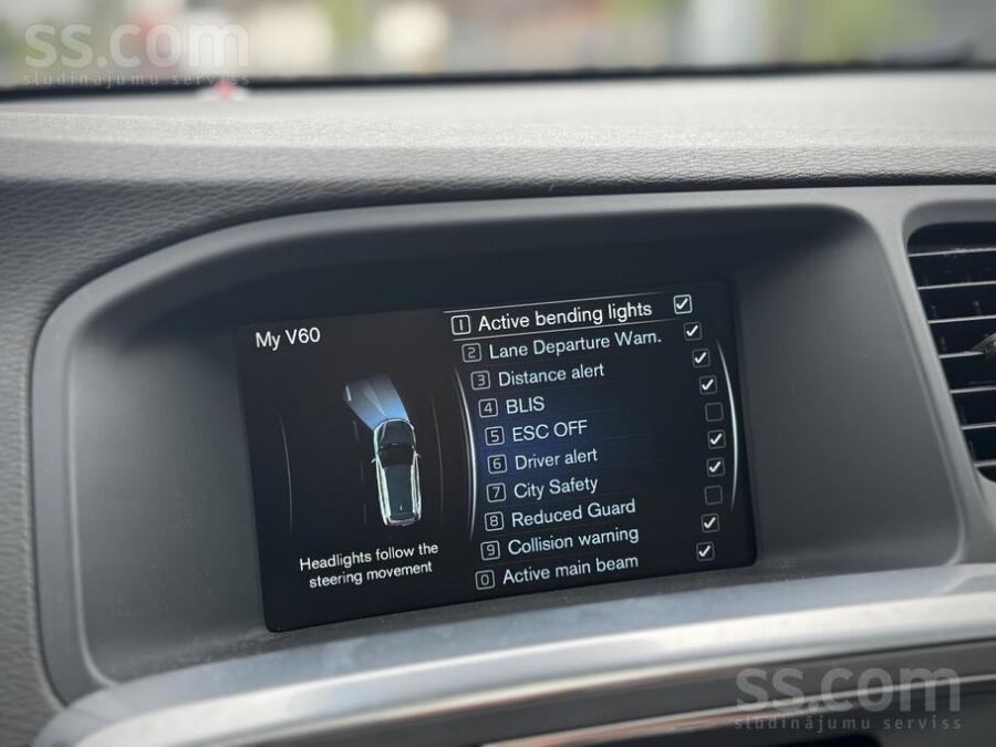 Pelēks Volvo V60 2016 Jelgava, ar dzinēja tilpumu 2.40 L un nobraukumu 217 tūkst. km par 9800 €, foto 22 vietnē AUTOMOTO.COM.LV