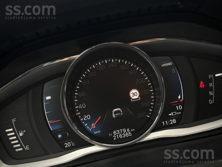 Pelēks Volvo V60 2016 Jelgava, ar dzinēja tilpumu 2.40 L un nobraukumu 217 tūkst. km par 9800 €, foto 25 vietnē AUTOMOTO.COM.LV