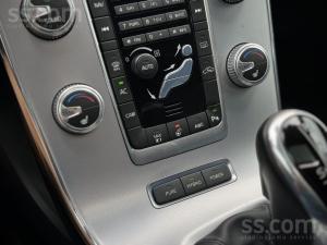 Pelēks Volvo V60 2016 Jelgava, ar dzinēja tilpumu 2.40 L un nobraukumu 217 tūkst. km par 9800 €, foto 28 vietnē AUTOMOTO.COM.LV