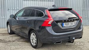 Grey Volvo V60 2016 in Tallinn, with an engine capacity of 2.00 L and mileage of 216 thousand km for 9290 €, photo 4 on AUTOMOTO.COM.LV