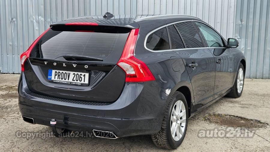 Grey Volvo V60 2016 in Tallinn, with an engine capacity of 2.00 L and mileage of 216 thousand km for 9290 €, photo 5 on AUTOMOTO.COM.LV